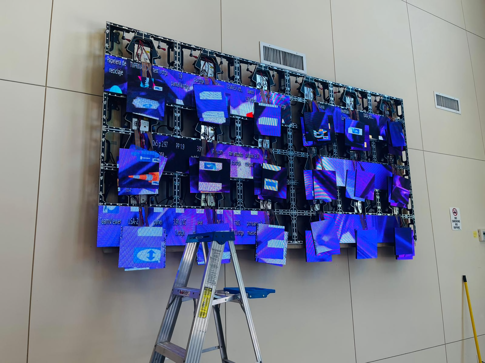Custom Display Solutions - Mirackle - Led Wall Panels Solutions - Big ...